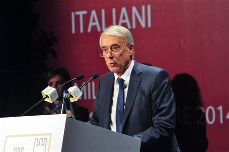 Assemblea Sindaci A Milano Pisapia A Renzi Tagliato Tutto