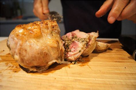 Selle d agneau farcie aux champignons et son petit jus réduit La