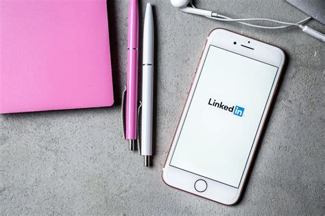 how to create a linkedin banner using canva step by step
