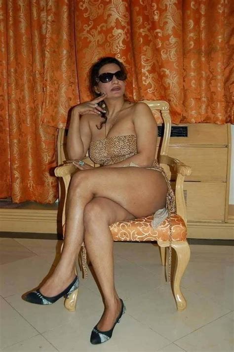 熱い成熟した女性のビキニ 高品質のポルノ写真