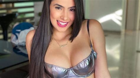 Juliana Caetano posa de biquíni fio dental e provoca fãs Assim pode ser