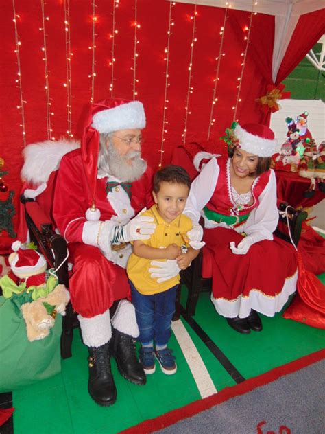 A Magia Do Natal Na Chegada Do Papai Noel Clube Caixeiral Campestre