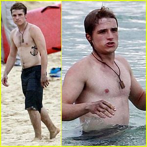 Josh Hutcherson Shirtless Frisbee Player Hunger Games Josh