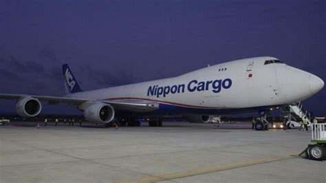Foto Motogp Bandara Lombok Layani Kedatangan Ton Logistik Motogp