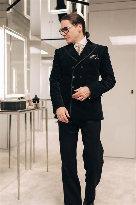Becoming Karl Lagerfeld Todo Sobre La Serie De Disney Que Ahonda En