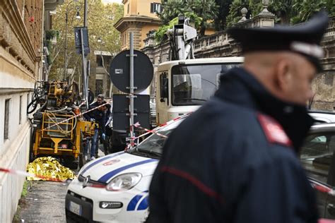 Incidente Sul Lavoro Muore Un Operaio In Centro A Roma Notizie Ansa It