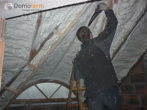 Proces instalacji ocieplenia poddasza pianą pur krok po kroku
