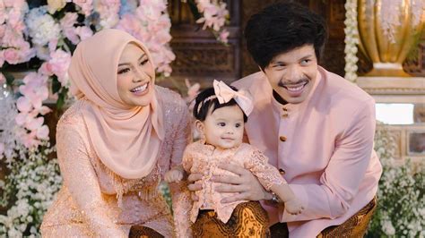 Tampil Cantik Dan Manis Ini Inspirasi Kebaya Peach Dari Aurel