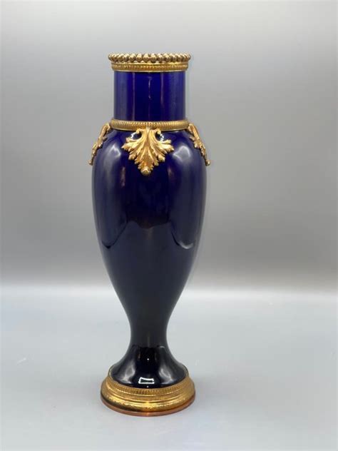 Un vase balustre élancé de style français Sèvres en Catawiki