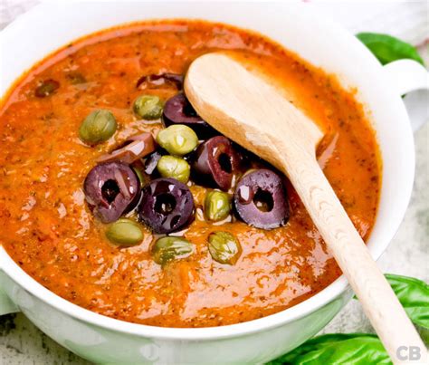 Culinaire Bagage La dolce vita tomatensaus met olijven kappertjes én