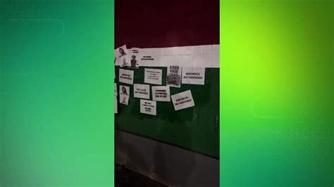 Torcedores Do Fluminense Protestam Cartazes Em Laranjeiras