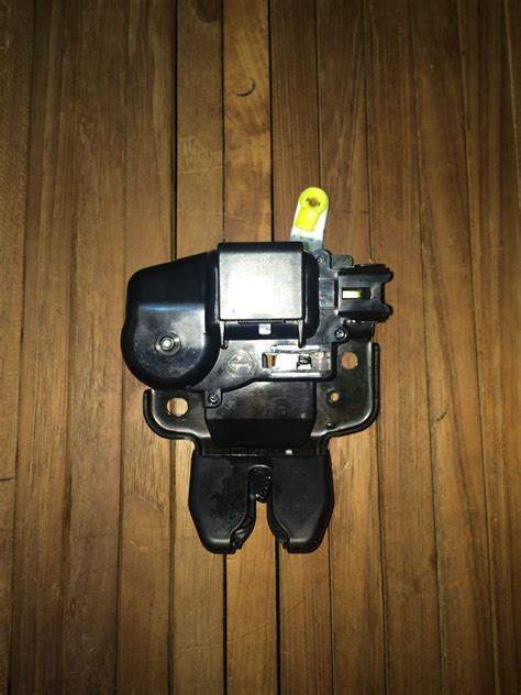 Chapa Electrica Cajuela Nissan Tiida Sedan Nueva Original Env O Gratis