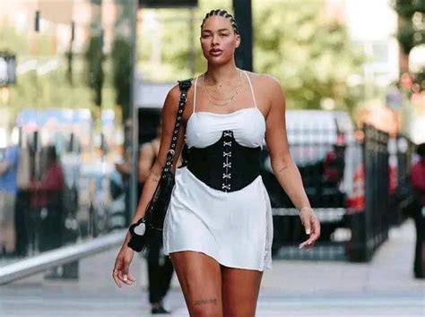 R A E On Twitter Elizabeth Cambage La Basketteuse Australienne Qui