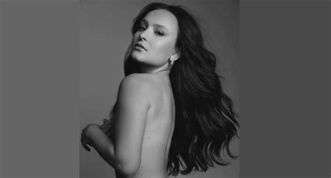 Larissa Manoela Posa De Topless Em Campanha Pelo Outubro Rosa E Lembra