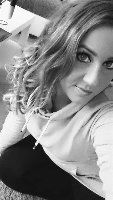 TW Pornstars Bonnie Banx Twitter Schönen Tag wünsche ich euch