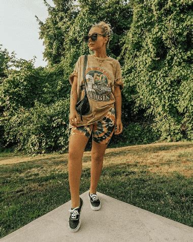 Road Trip Outfit Ideas With Styling Tips