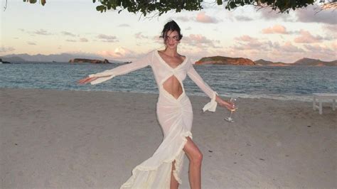 Kendall Jenner Is Bringing The Naked Dress Into 2024 News Leaflets
