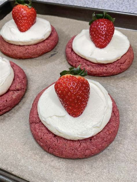 Strawberry And Cream Cookies Ash Baber Recipe Strawberry Cookies