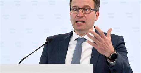 Wie sich AMS Chef Kopf niedrige Arbeitslosenquote erklärt