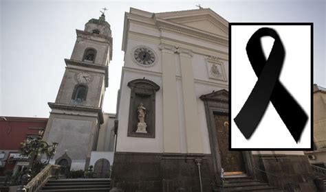 Calvizzano Uccide La Moglie Poi Si Toglie La Vita Oggi I Funerali Di