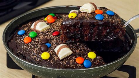 BOLO DE CHOCOLATE MOLHADINHO BASTANTE COBERTURA FÁCIL E SEM FORNO