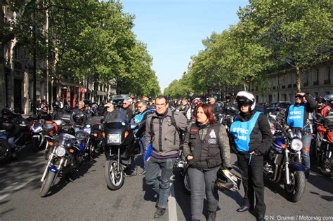 Motards en colère la FFMC fait campagne à Paris