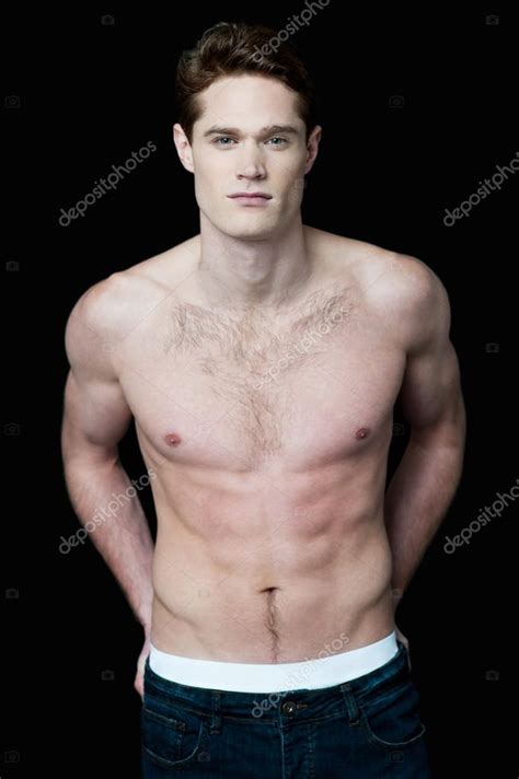 Jeune beau modèle masculin torse nu image libre de droit par