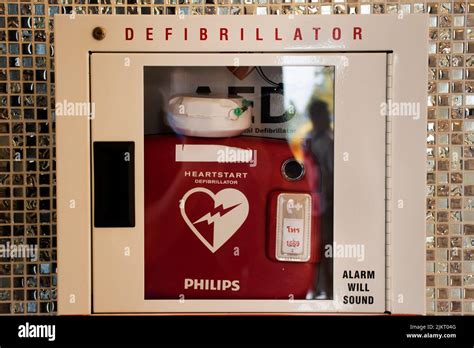 Notfall Automatisierter Externer Defibrillator Oder AED An Der