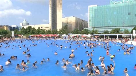 Catalu A Permite El Topless En Todas Sus Piscinas P Blicas Euronews