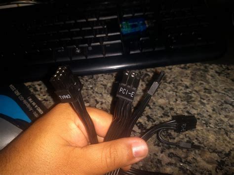 Conexão de cabos em fonte modular Type 3 8 pinos e PCI E 6 2 pinos