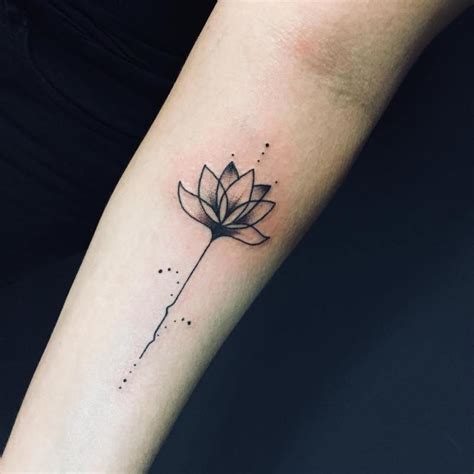 Tatuagem flor de lótus feminina Significado e 25 fotos para inspirar