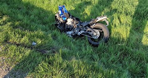 Tragiczny wypadek na drodze motocyklista zginął po zderzeniu z dwoma