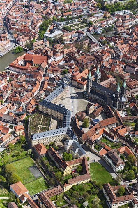 Bamberg aus der Vogelperspektive Kirchengebäude des Domes in der