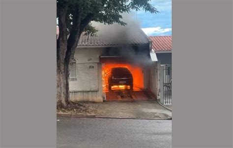 VÍDEO Carro pega fogo dentro de garagem de residência em Maringá GMC