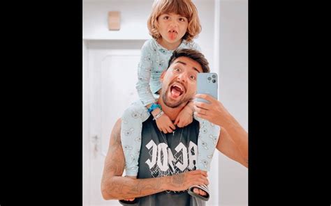 João Almeida Ex namorado de Fanny mostra se frágil e em baixo