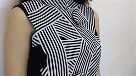 This Robotic Jewelry Crawls All Over Your Outfit