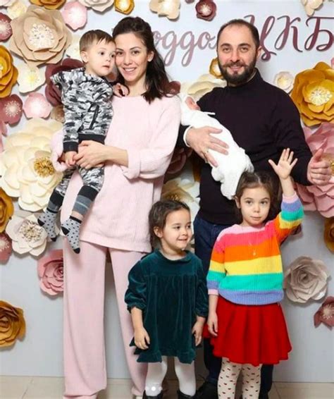 Демис Карибидис Биография Жена Фото Telegraph