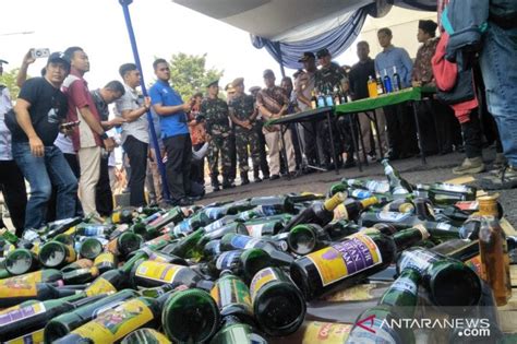 Polres Musnahkan Ribuan Botol Miras Dan Oplosan ANTARA News