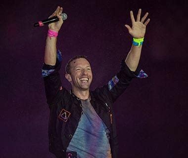 Coldplay anuncia adiamento de shows no Brasil após Chris Martin