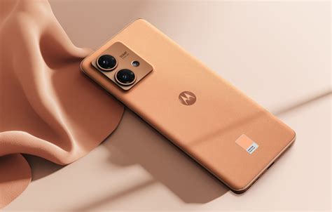 Motorola Lanza Razr Y Edge Con El Color De Pantone