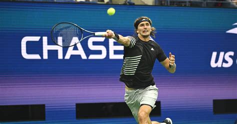 Sieg über Dimitrow Zverev im Finale von Chengdu