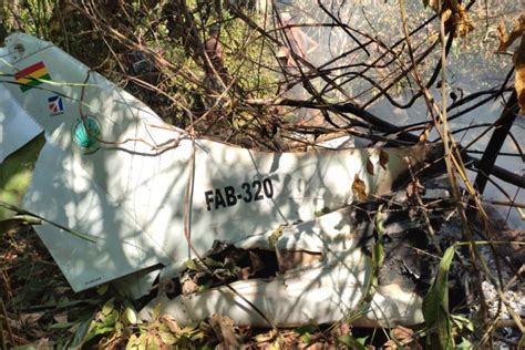 Una avioneta de la Fuerza Aérea Boliviana se estrelló y dejó seis