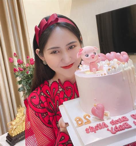 Ảnh gái đẹp chúc mừng sinh nhật Nông Trại Vui Vẻ Shop