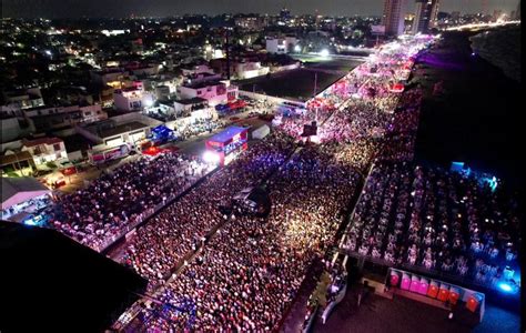 Alcalde JM Unánue da la bienvenida a miles de personas en el Salsa Fest