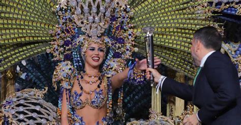 Adriana Peña Fumero con la fantasía Lisboa Reina del Carnaval 2023