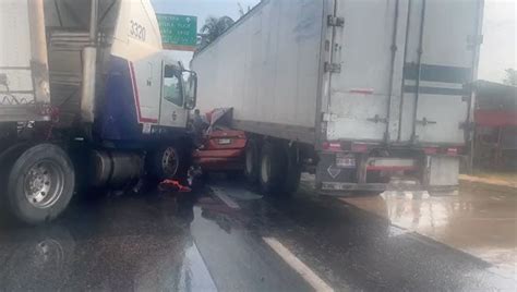 Vialidad Xalapa VX On Twitter Auto Es Impactado Por Dos Trailers Y
