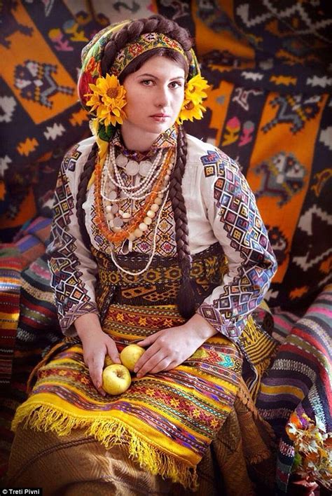 Portraits Show Modern Women Wearing Traditional Ukrainian Vinkos