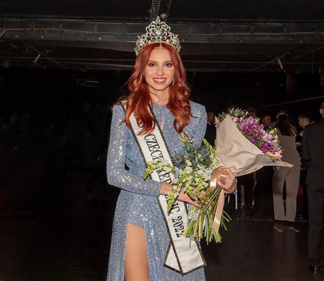 9 Potret Adela Maderycova Miss International Ceko 2022