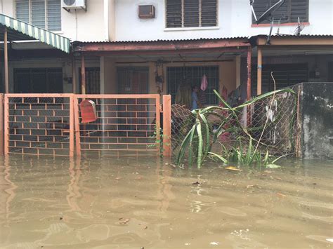 Bernama On Twitter Hujan Lebat Dan Angin Kencang Menyebabkan Beberapa