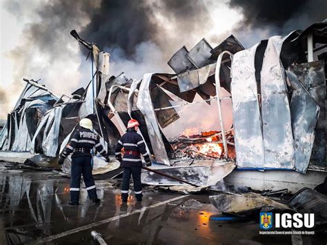 FOTO Incendiu la cea mai mare hală de prelucrare a condimentelor din